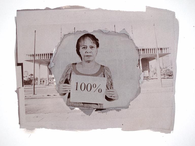 A lady shows her 100% Hawaiian blood pride
