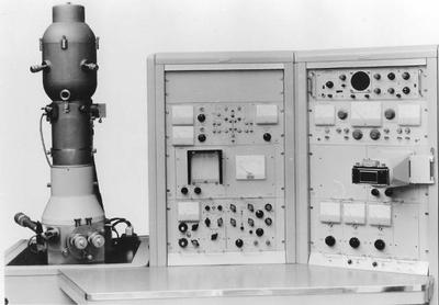 The first Commercial Scanning Electron Microscope