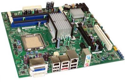 Płyta główna (ang. motherboard, mainboard) najczęściej zielona ...