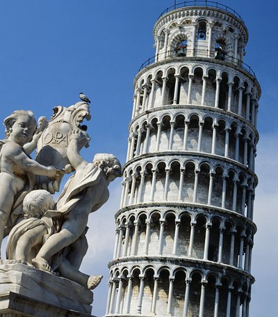 Pisai ferde torony, Olaszország
