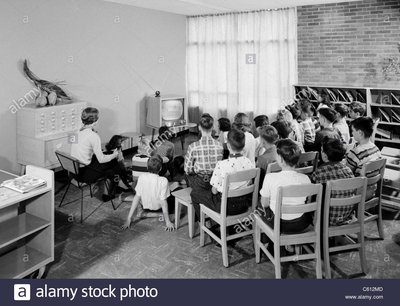 https://c7.alamy.com/comp/C612MD/students-and-their-teacher-watch ...