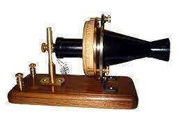 El primer teléfono formalmente presentado como tal fue obra de ...