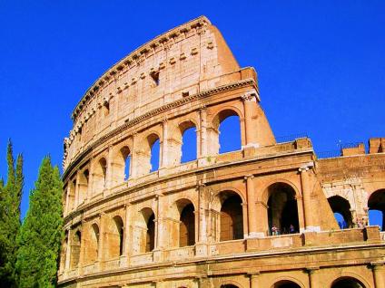 Photo of the modern day Colosseum. Photo uploaded by Marek69 in 2007 ...