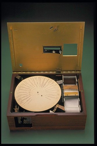 1957 –SKINNIER TEACHING MACHINE