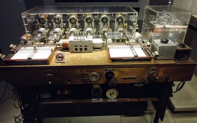 The electro-mechanial computers generally worked with relays and/ or ...