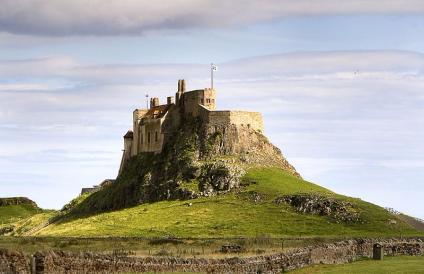 https://en.wikipedia.org/wiki/Lindisfarne#/media/File ...