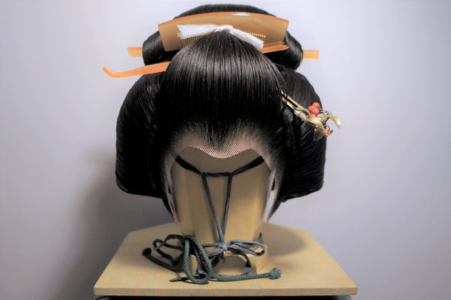 A katsura in courtesy of Hana Umeda (https://geishakai.pl/index.php ...