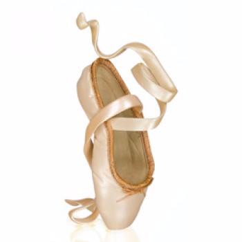 Pointe shoes in the 20th century