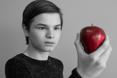 Jonas and the apple