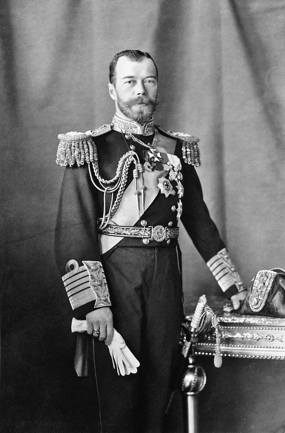 1917, March - Czar Nicholas tries to step down