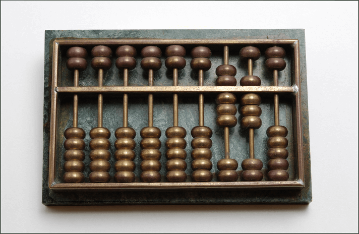 El primer antecedente de la computadora es el "Abaco", instrumento que ...