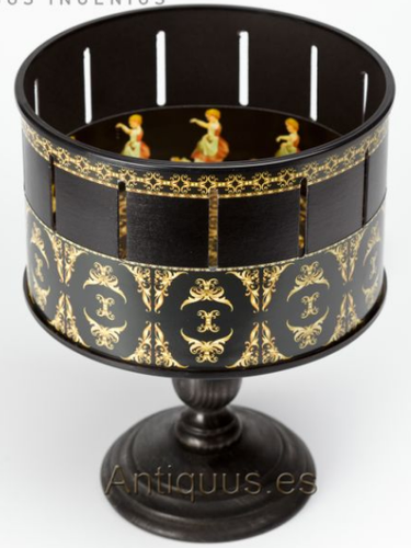 El zootropo o daedalum fue inventado en 1834 por el inglés Willian ...