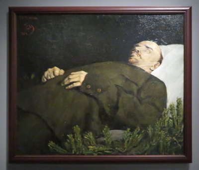 https://upload.wikimedia.org/wikipedia/commons/7/7e/V.I._Lenin_on_his ...