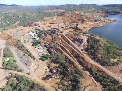 Mount Morgan mining operations closed. Surface plant auctioned.