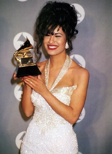 Selena receives a grammy