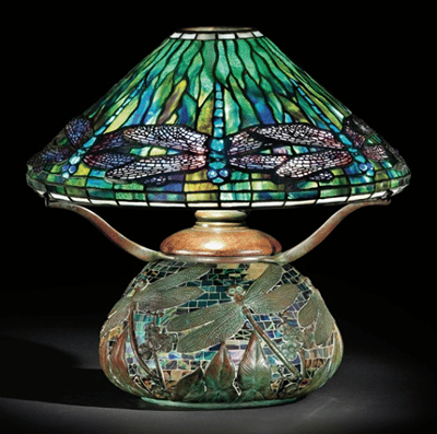 Lampara de vidrio con diseño de naturaleza por Louis Comfort Tiffany ...