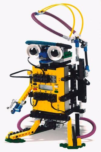 In 1998 LEGO launches its first Robotics Inventions System.