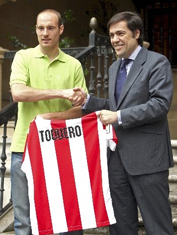 Toquero junto Fernando García, expresidente del Athletic, en su ...