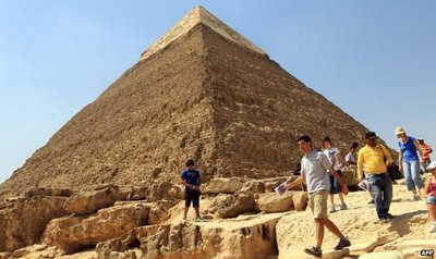 2,500 BC (Egypt) The construction of pyramids