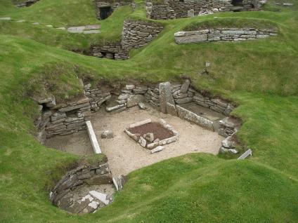 Skara Brae site in Scotland. Photo by Shadowgate in 2007 (Flickr)