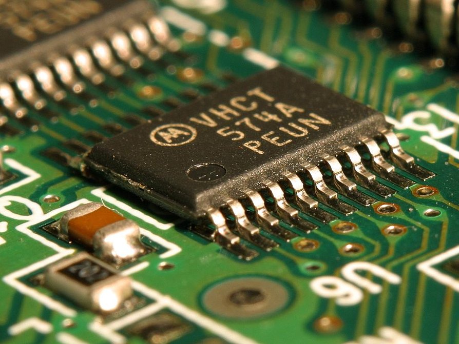 En 1950 se produjo la invención del circuito integrador chip, por parte ...