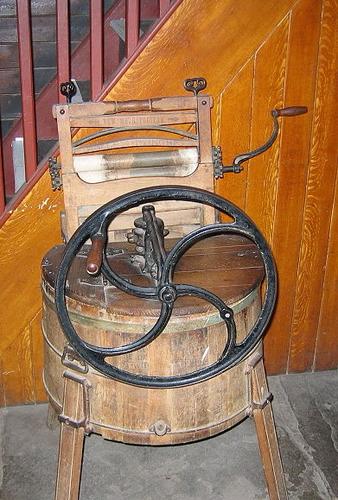 William Blackstone invented the first WM in 1874 as a birthday present ...