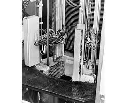 1955 : HDD ra đời có tên IBM 350 Disk File