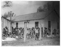 An image of colonists and workers in Angola.