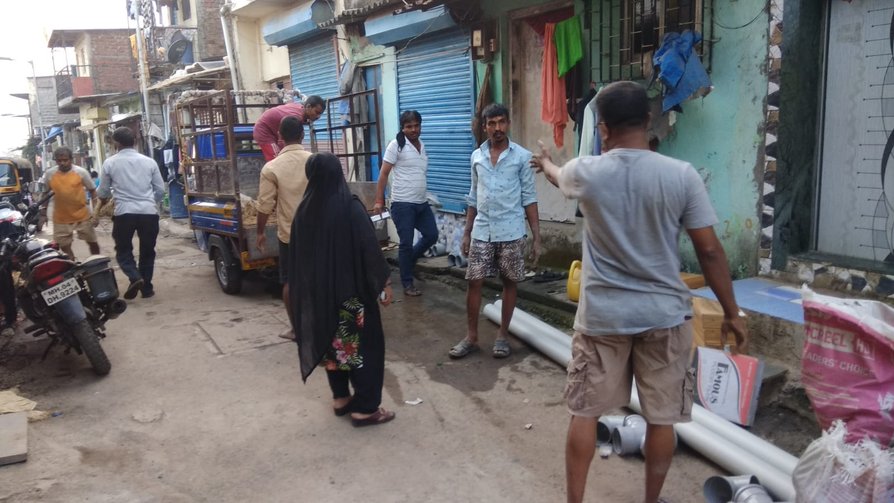 Hardware meterial was distributed in Gautam Nagar Rabale