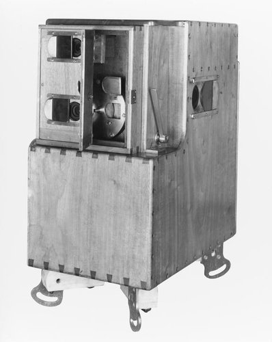 Single-lens motion picture camera by Louis