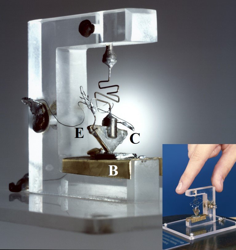 Walter Brattain, William Shockley y John Bardeen inventan el transistor.