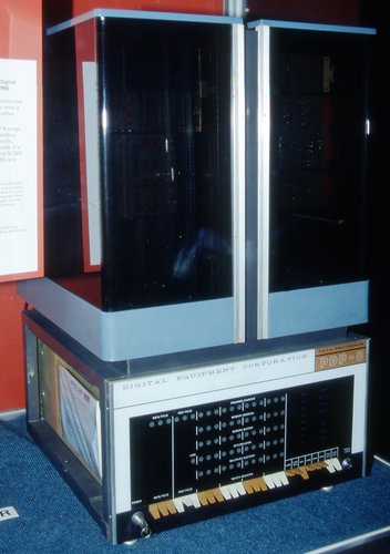 1965 – PDP-8