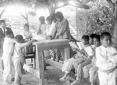 La educación primaria se expande al área rural