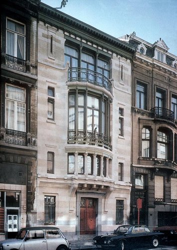 Fig. 22. Horta, Victor (1861-1947). Fachada en perspectiva de Casa ...