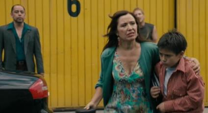 Con la ayuda de una mujer se llama Reina, Carlitos escapa dos hombres ...