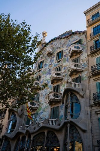 Antonio Gaudi; Contributing artists: Josep Maria Jujol i Gibert and ...
