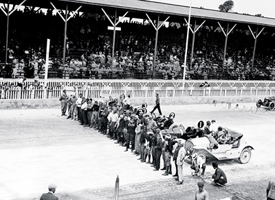 This image depicts the 1st IndyCar race that took place at the Indy 500 ...