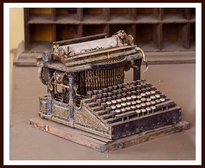 TYPEWRITER (1800)