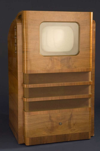 Deborah Chambers, "The Material Form of the Television Set"