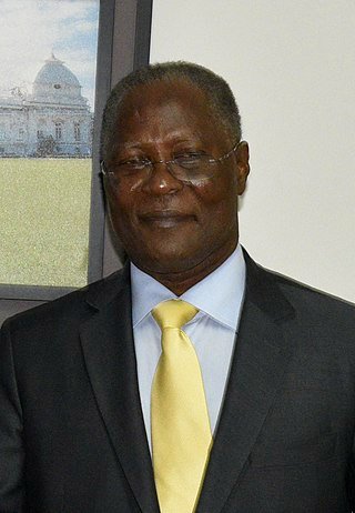 Jocelerme Privert Es un contador y político haitiano. Fue Presidente ...