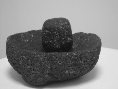 Se inventaron el metate y el molcajete tallados en piedra, dos ...