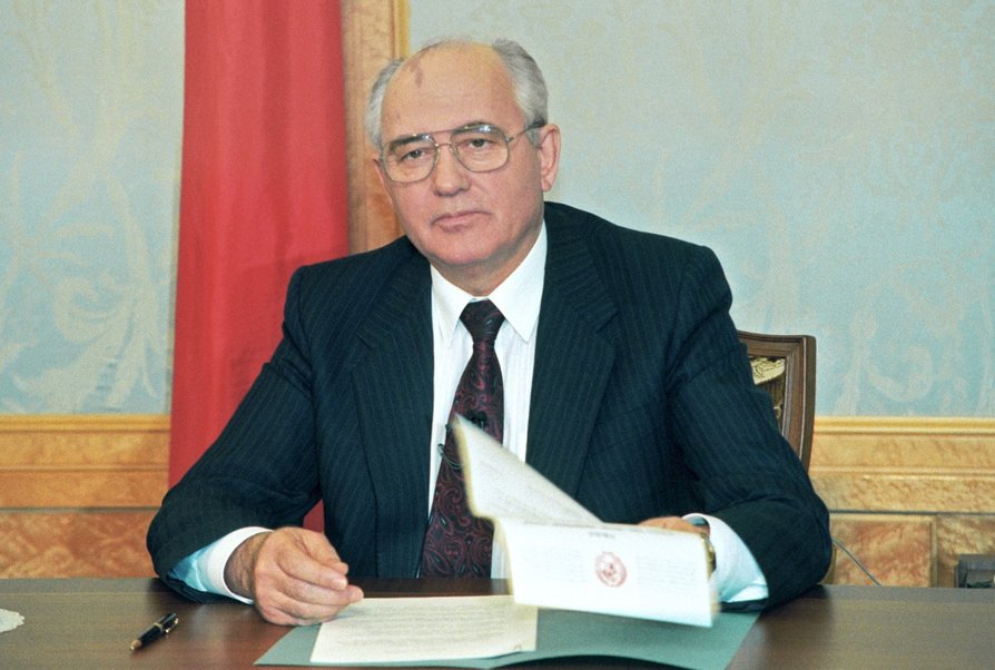 Figure 5: Gorbachev announces the USSR dissolution.