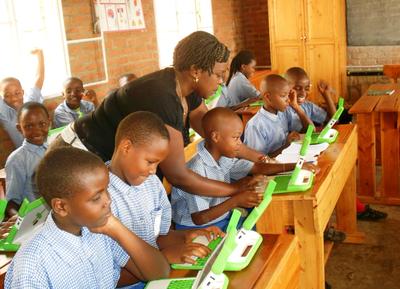 Learners in Ghana using ICT to learn.