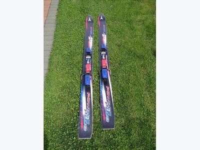 Atomic Powder Plus were the first powder skis made by sawing a ...