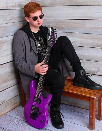 http://www.deanguitars.com/artist?uid=183