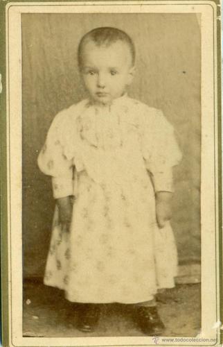 Nació en San Luis en 1876, su padre era un inmigrante alemán y su madre ...