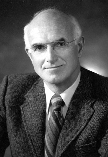 1954 - Dr. Joseph E. Murray performs the first kidney transplant ...