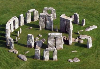 Stonehenge (3000 B.C.)