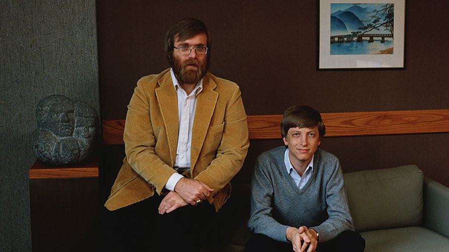 Nace Windows creado por Paul Allen y William Bill Gates III