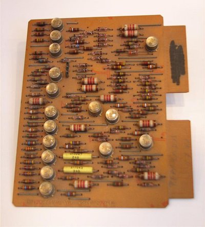 1958: Se fabrican los primeros circuitos integrados hechos con ...